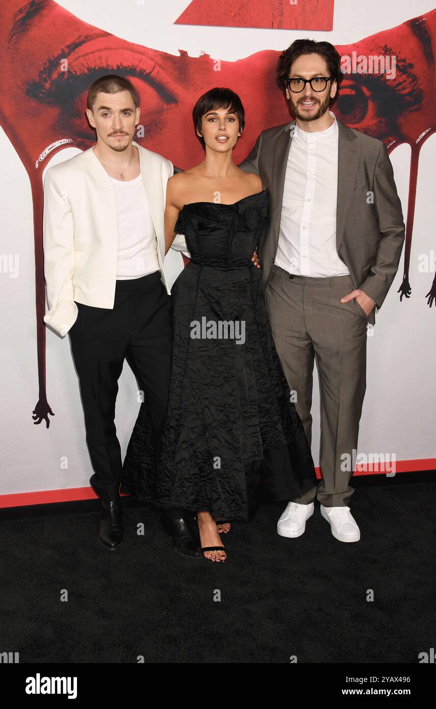 LOS ANGELES, CALIFORNIA - OCTOBER 14: (L-R) Kyle Gallner, Naomi Scott ...