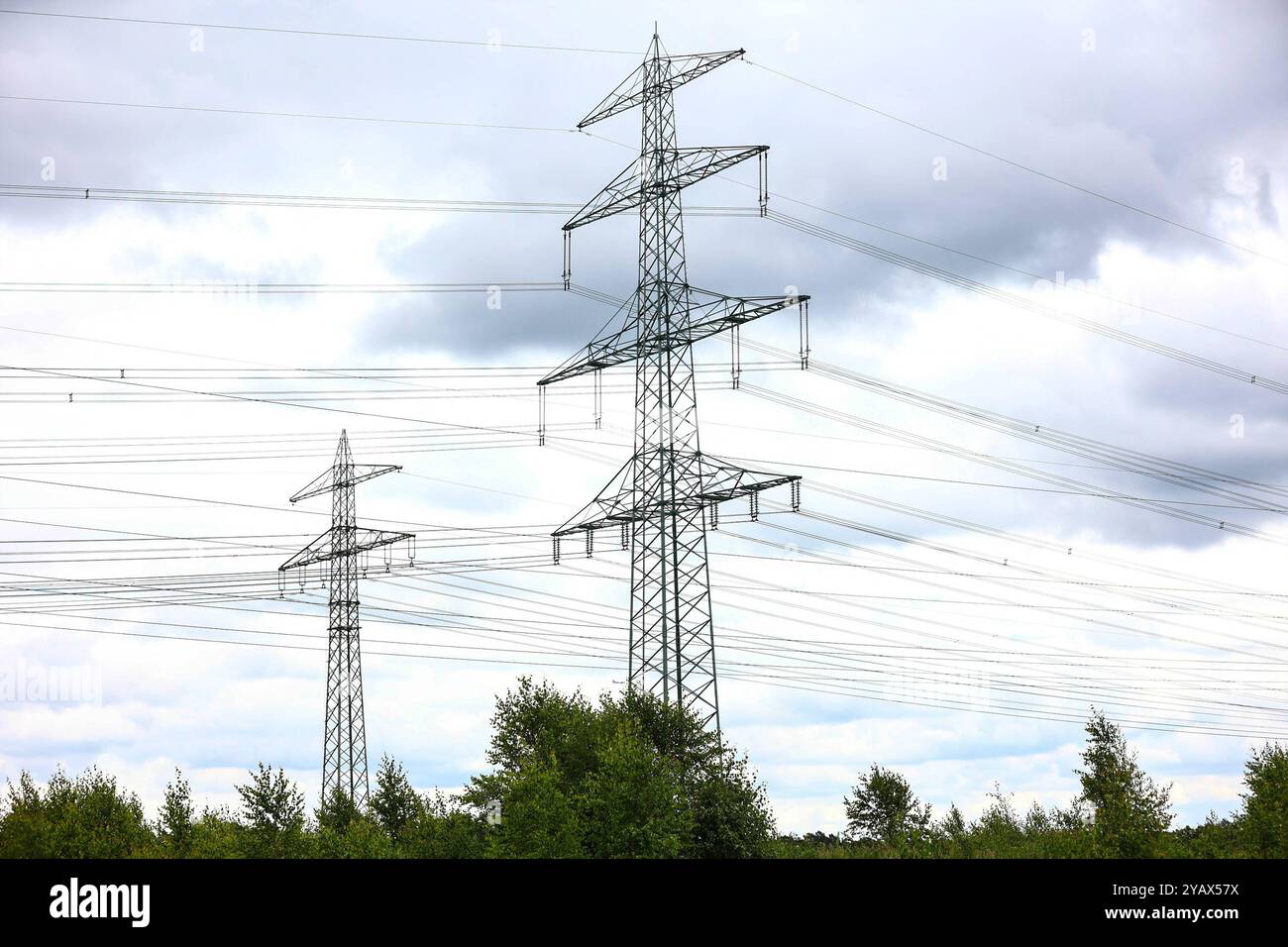 Stockbilder 10/2024 Hochspannungsleitung *** Stock photos 10 2024 High ...