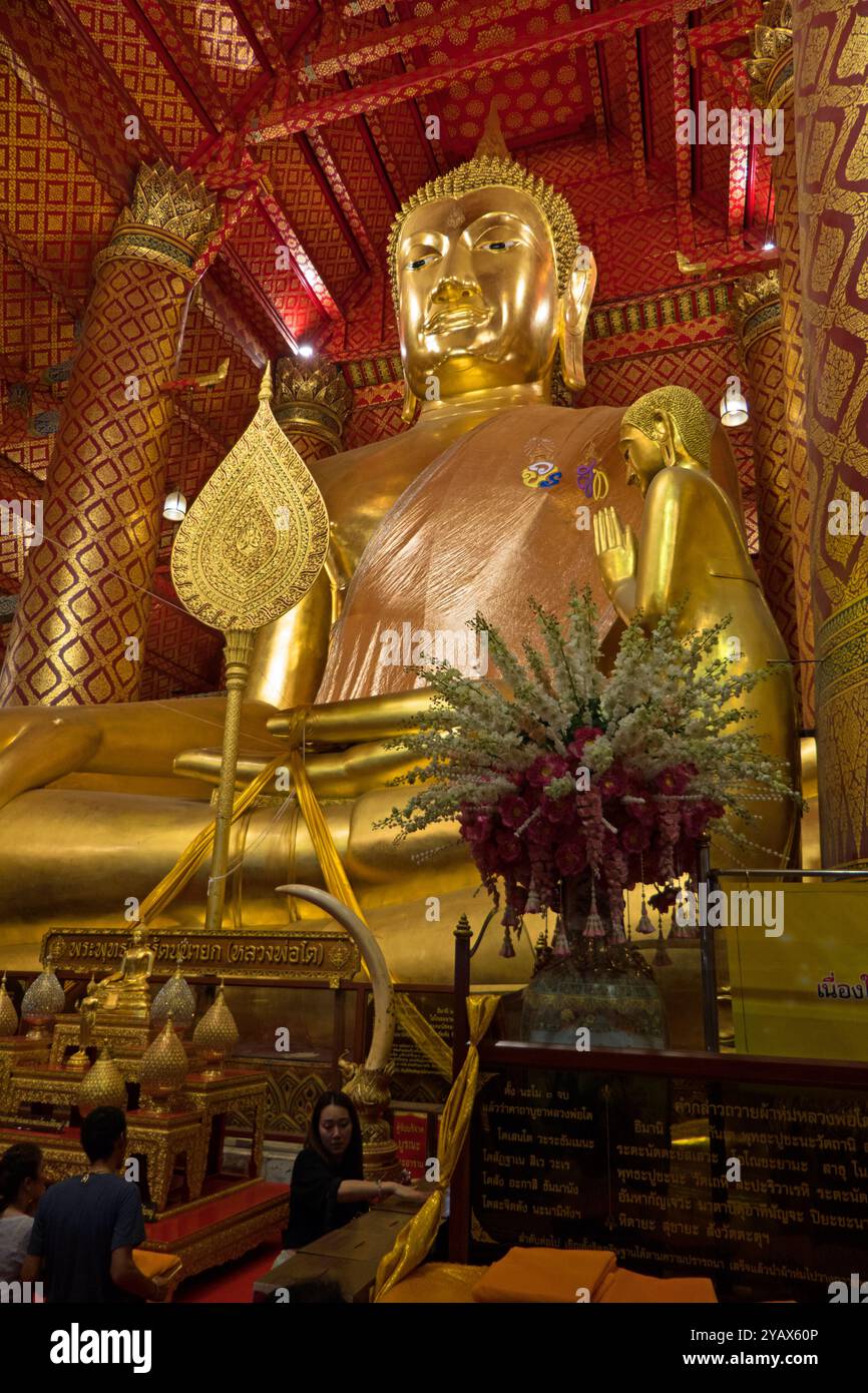 Wat phanan choeng in ayutthaya hi-res stock photography and images - Alamy