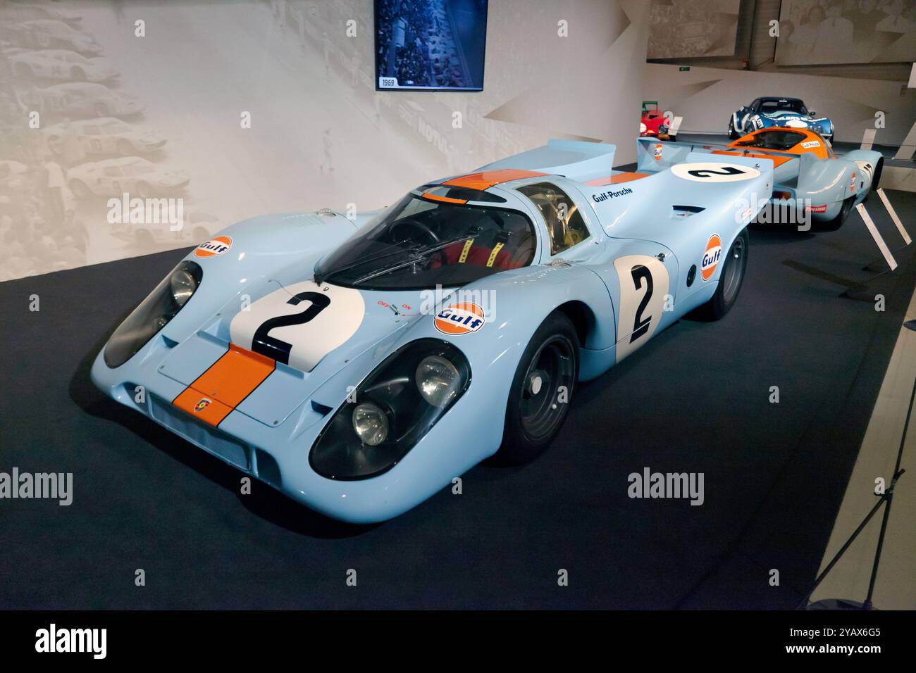 Three-quarters Front view of a Porsche 917, winner of the 1970 24hrs of ...