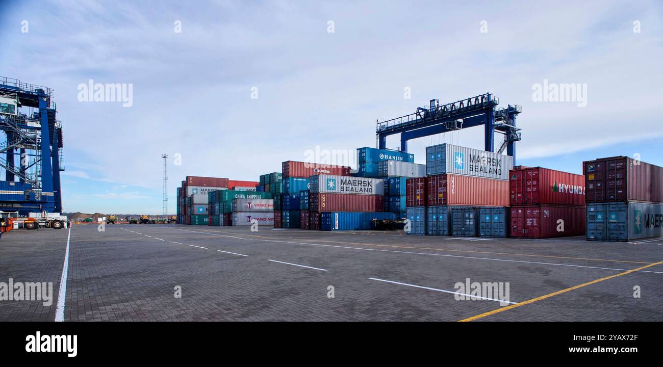 Containers at Felixstowe docks, East Anglia, eastern England, UK Stock ...