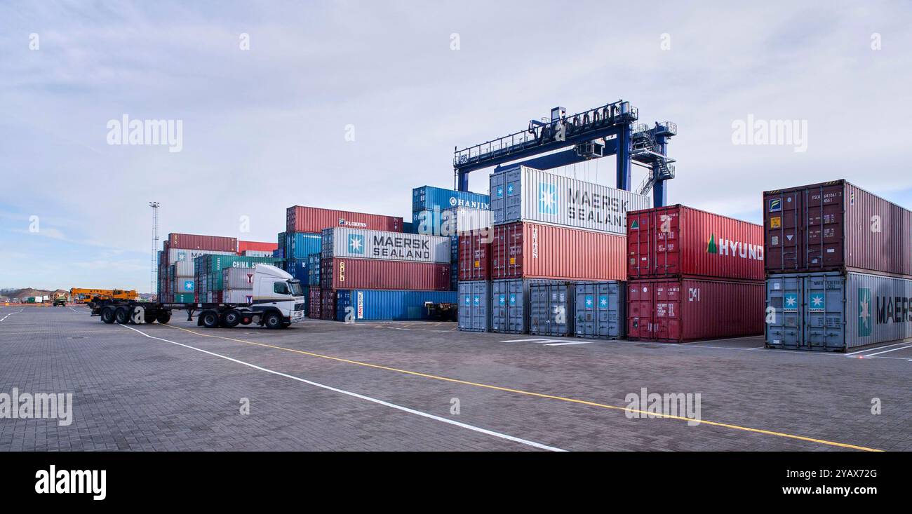 Containers at Felixstowe docks, East Anglia, eastern England, UK Stock ...