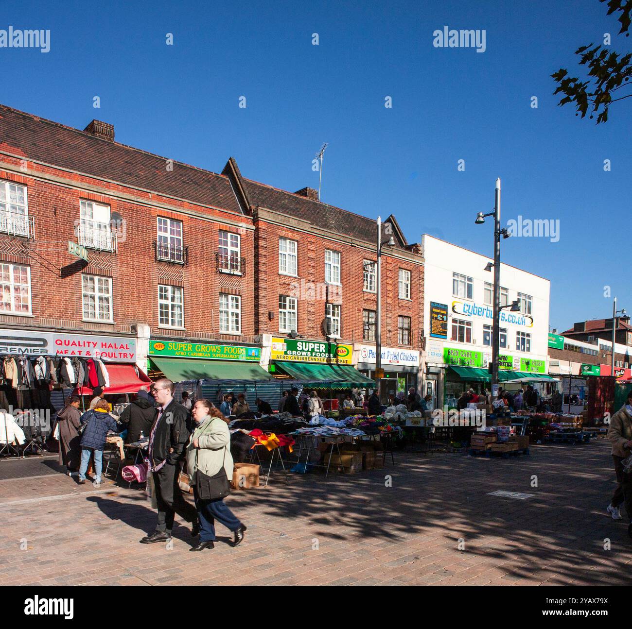 Walthamstow high street market london hi-res stock photography and ...