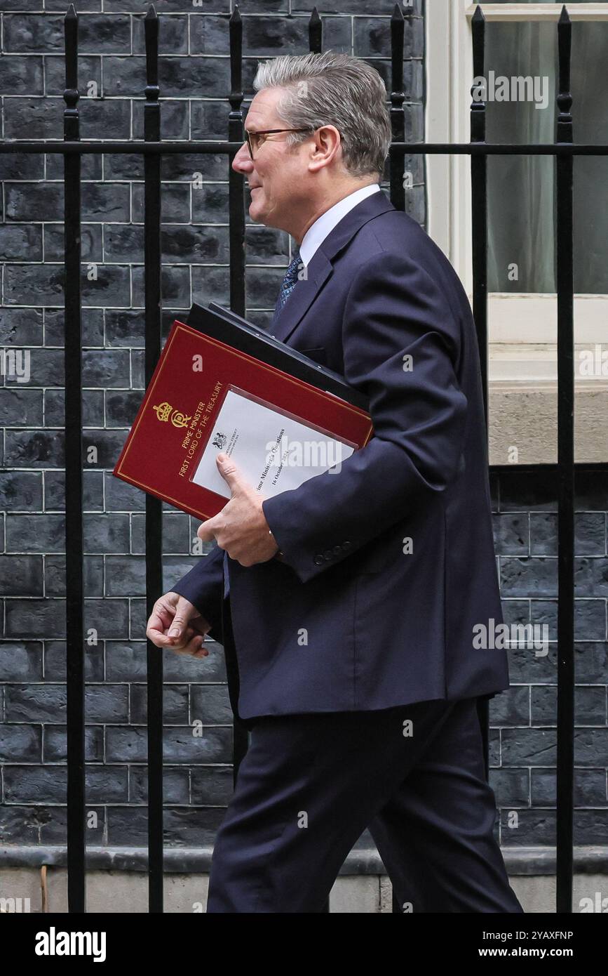 Keir starmer 2024 red folder hi-res stock photography and images - Alamy