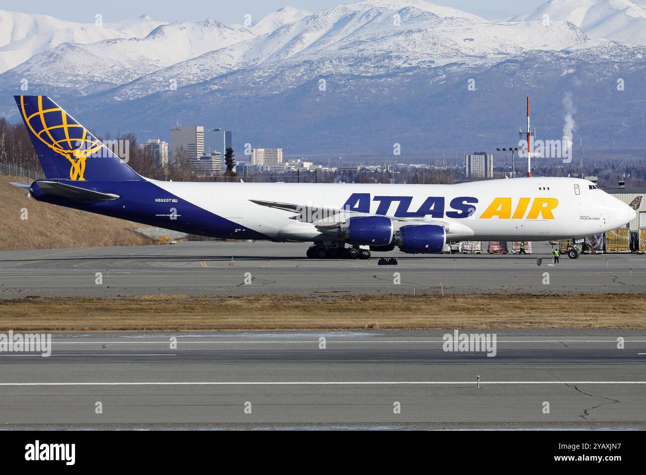 Boeing 747 8 atlas air hi-res stock photography and images - Alamy