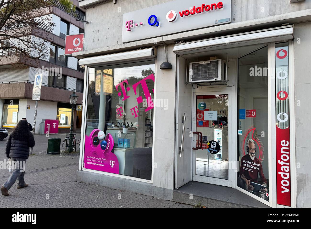 Vodafone three hi-res stock photography and images - Alamy