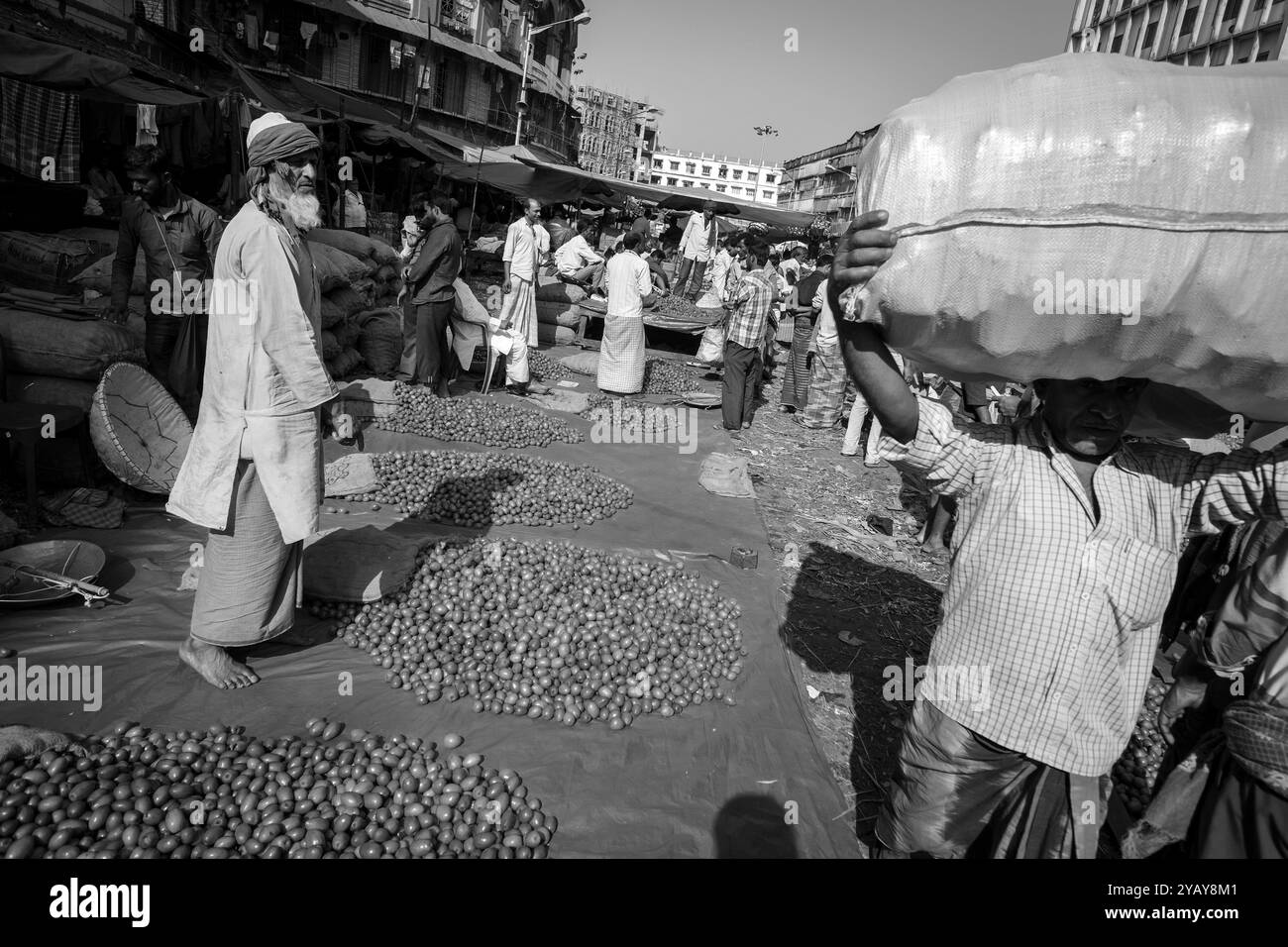 India, West Bengal, Kolkata, fruit market Stock Photo - Alamy