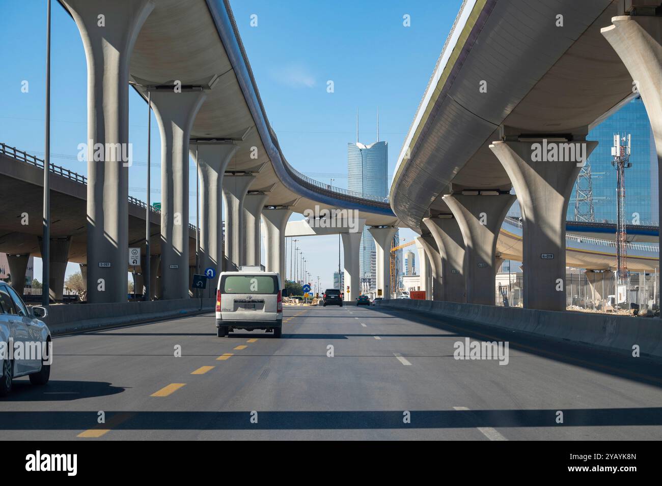 Riyadh saudi arabia street scene hi-res stock photography and images ...