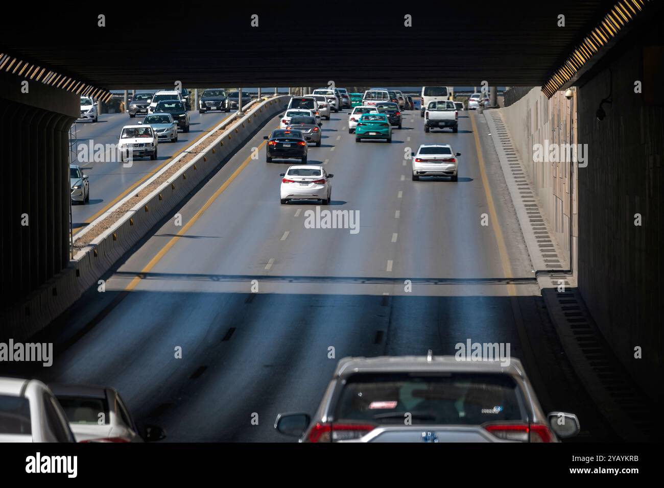 Riyadh saudi arabia street scene hi-res stock photography and images ...