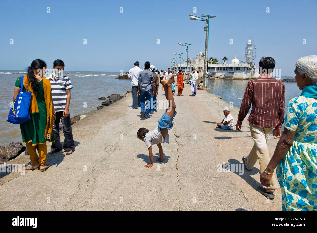 Young street artist, Haji Ali Mosque, Mumbai, India Stock Photo - Alamy