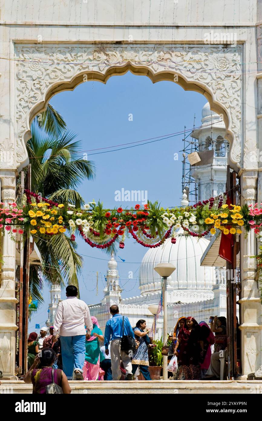 Haji Ali Mosque, Mumbai, India Stock Photo - Alamy