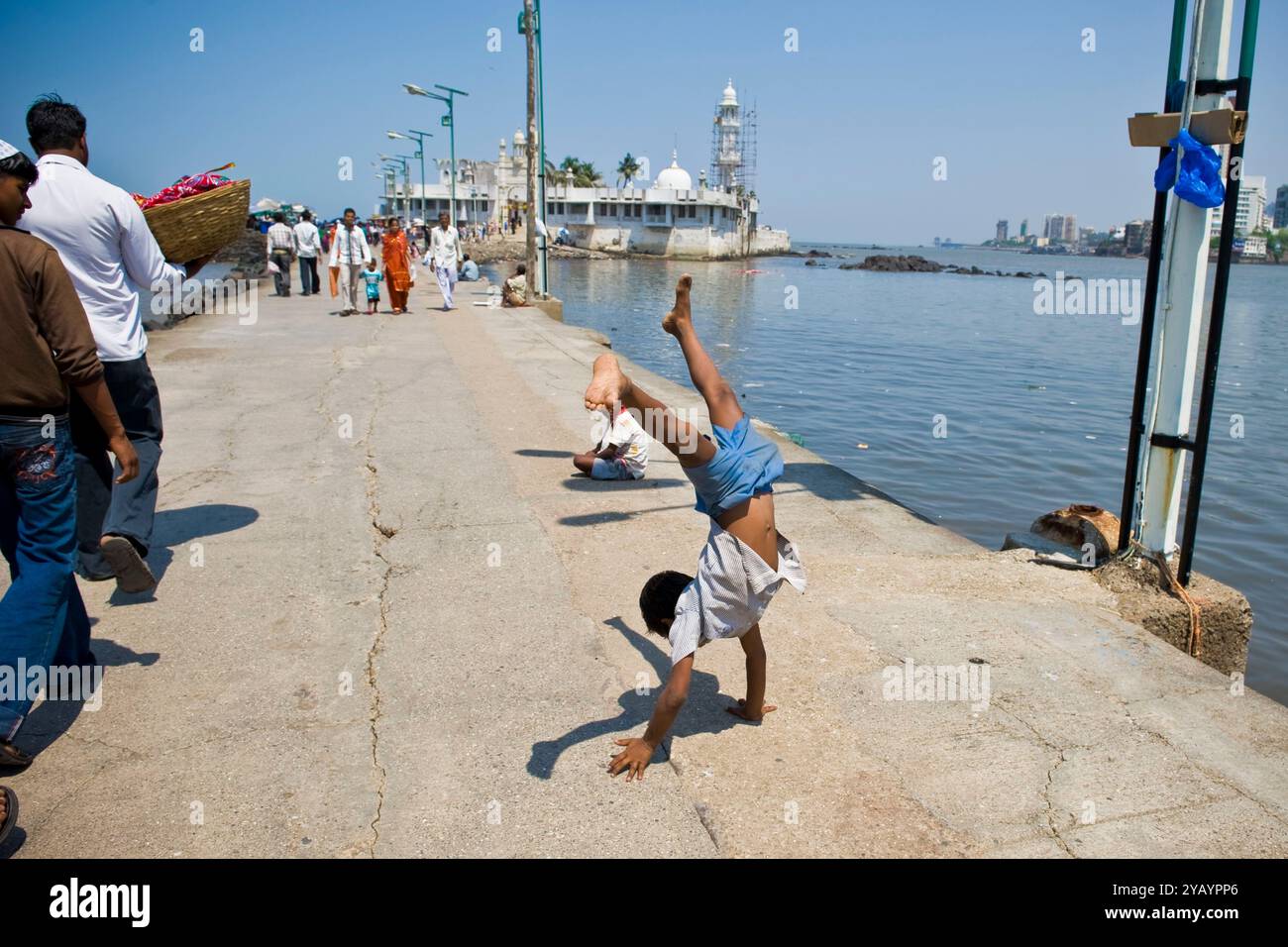 Young street artist, Haji Ali Mosque, Mumbai, India Stock Photo - Alamy