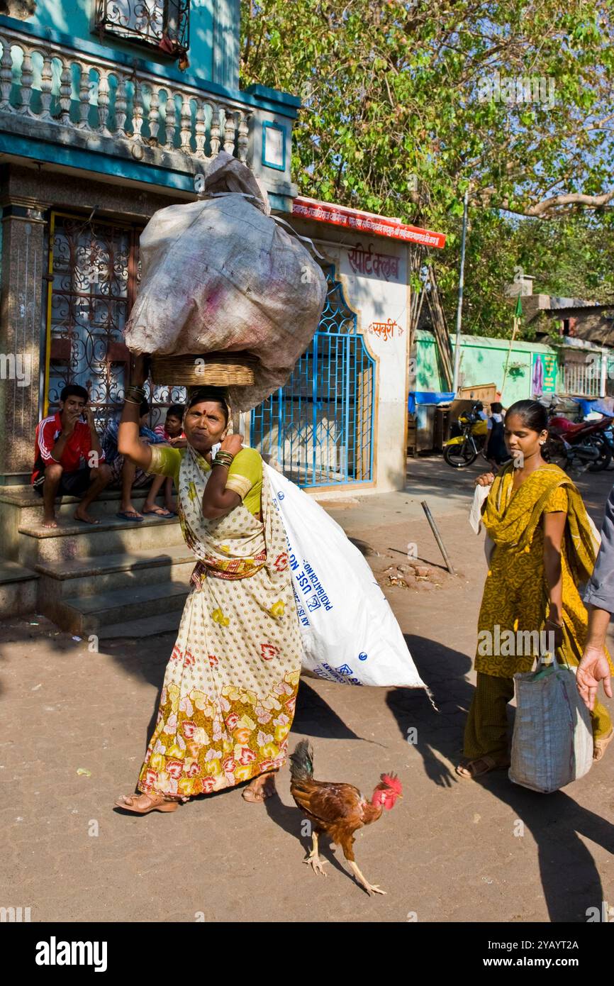 Poor area near Colaba, Mumbai, India Stock Photo - Alamy