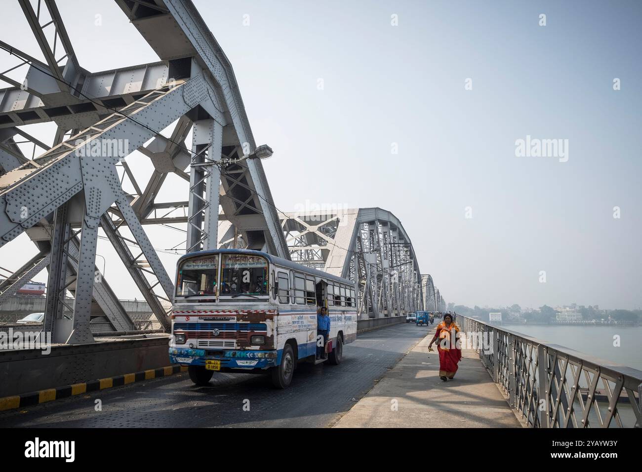 India kolkata bridge hi-res stock photography and images - Alamy