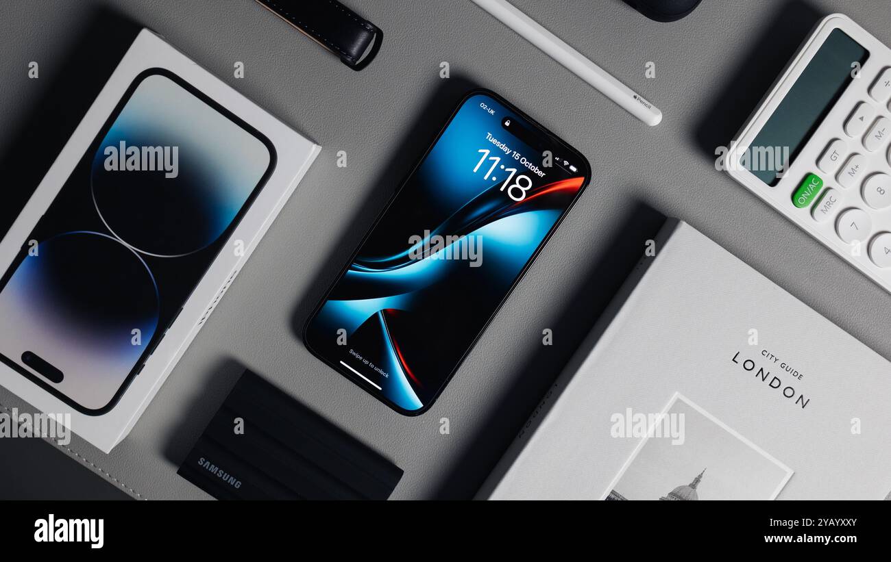 Apple iphone 15 box hi-res stock photography and images - Alamy