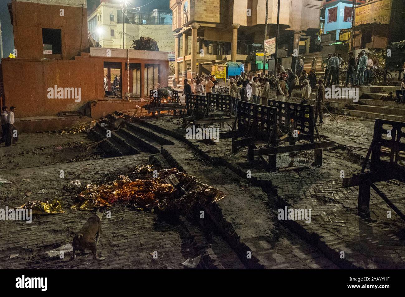 India, Varanasi, cremation Stock Photo - Alamy