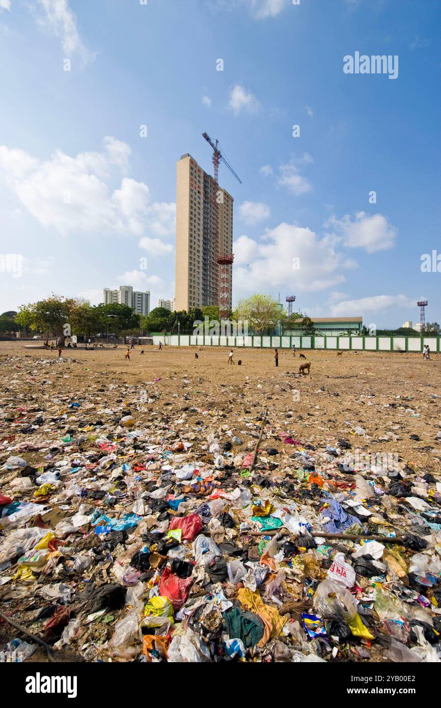 Garbage in the Slum near Colaba area, Mumbai, India Stock Photo - Alamy
