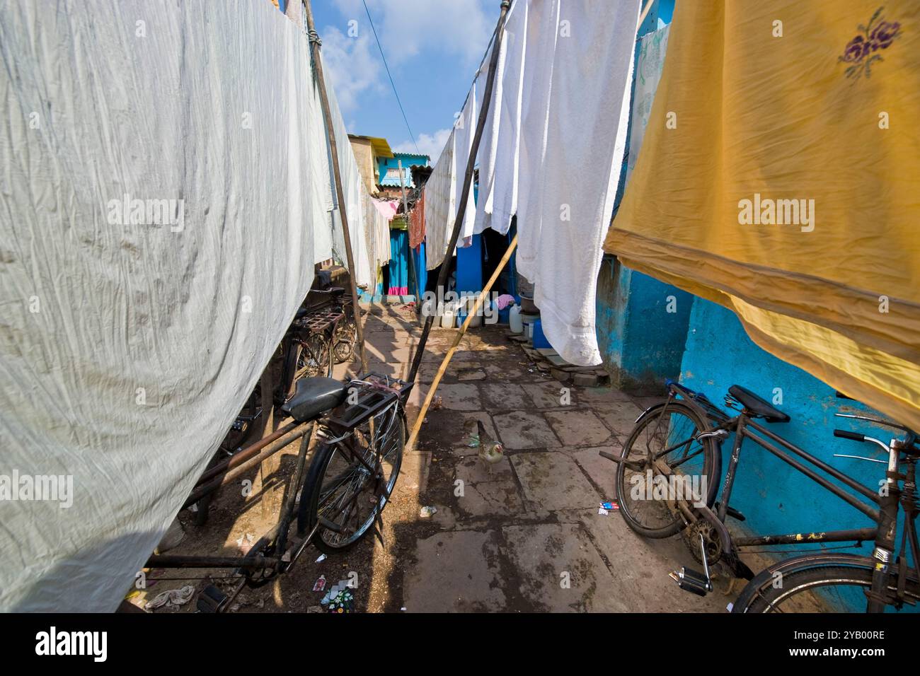 Mumbai slum area hi-res stock photography and images - Alamy