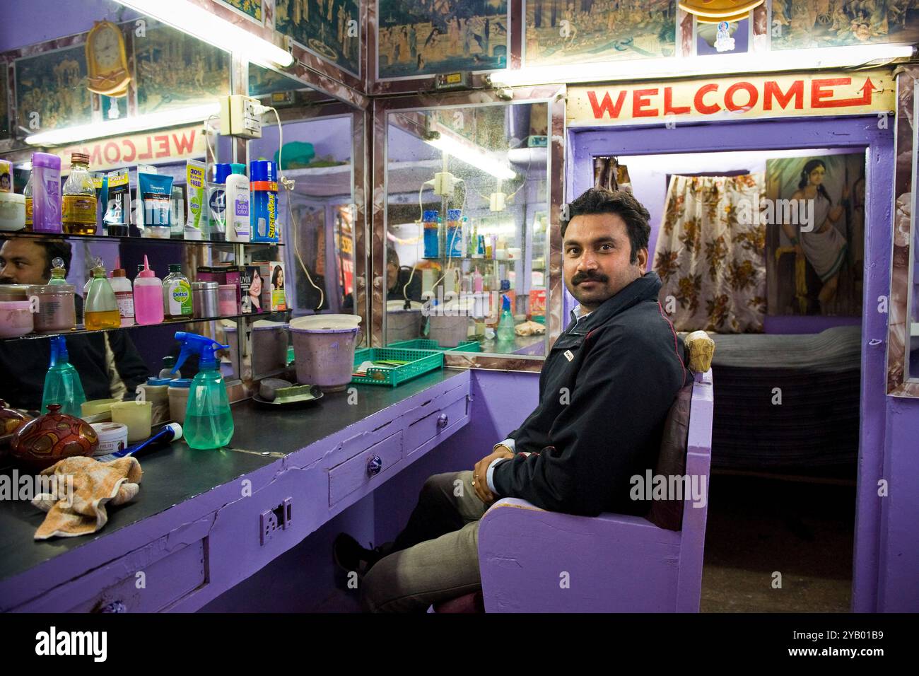Barber interior hi-res stock photography and images - Alamy