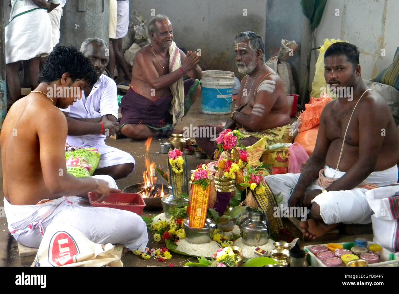 India, Tamil Nadu, Trichy, Srirangam temple, daily life and ritual on ...