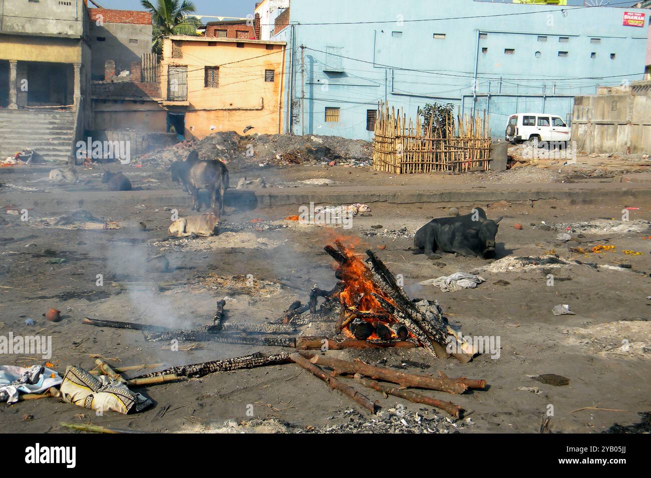 Cremation ground india hi-res stock photography and images - Alamy