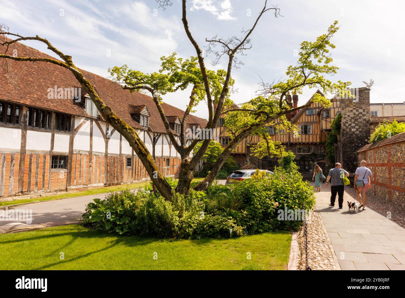 Tudor buildings of Cheyney Court next to Winchester cathedral Stock ...