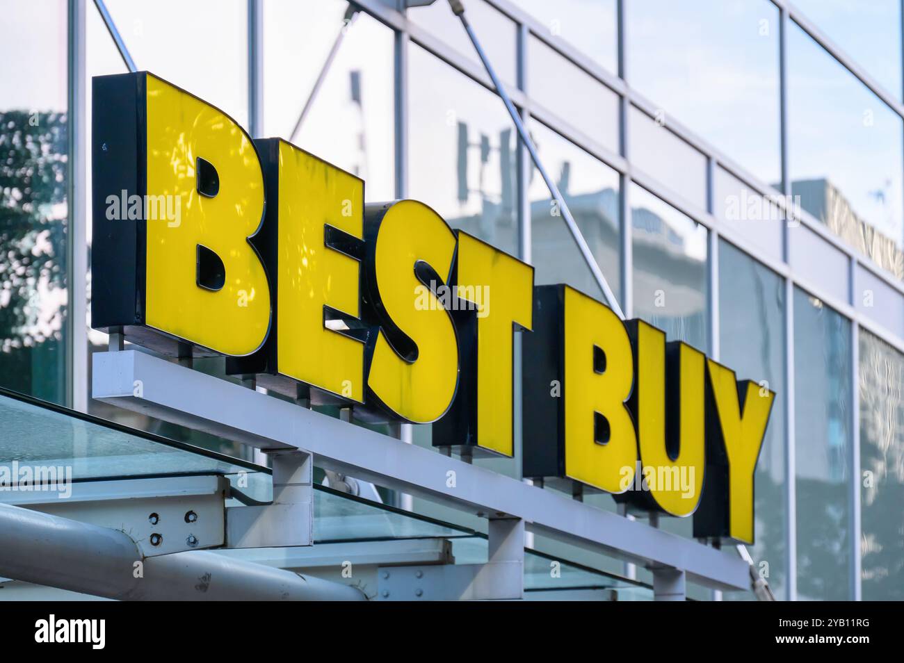 Best buy exterior sign hi-res stock photography and images - Alamy