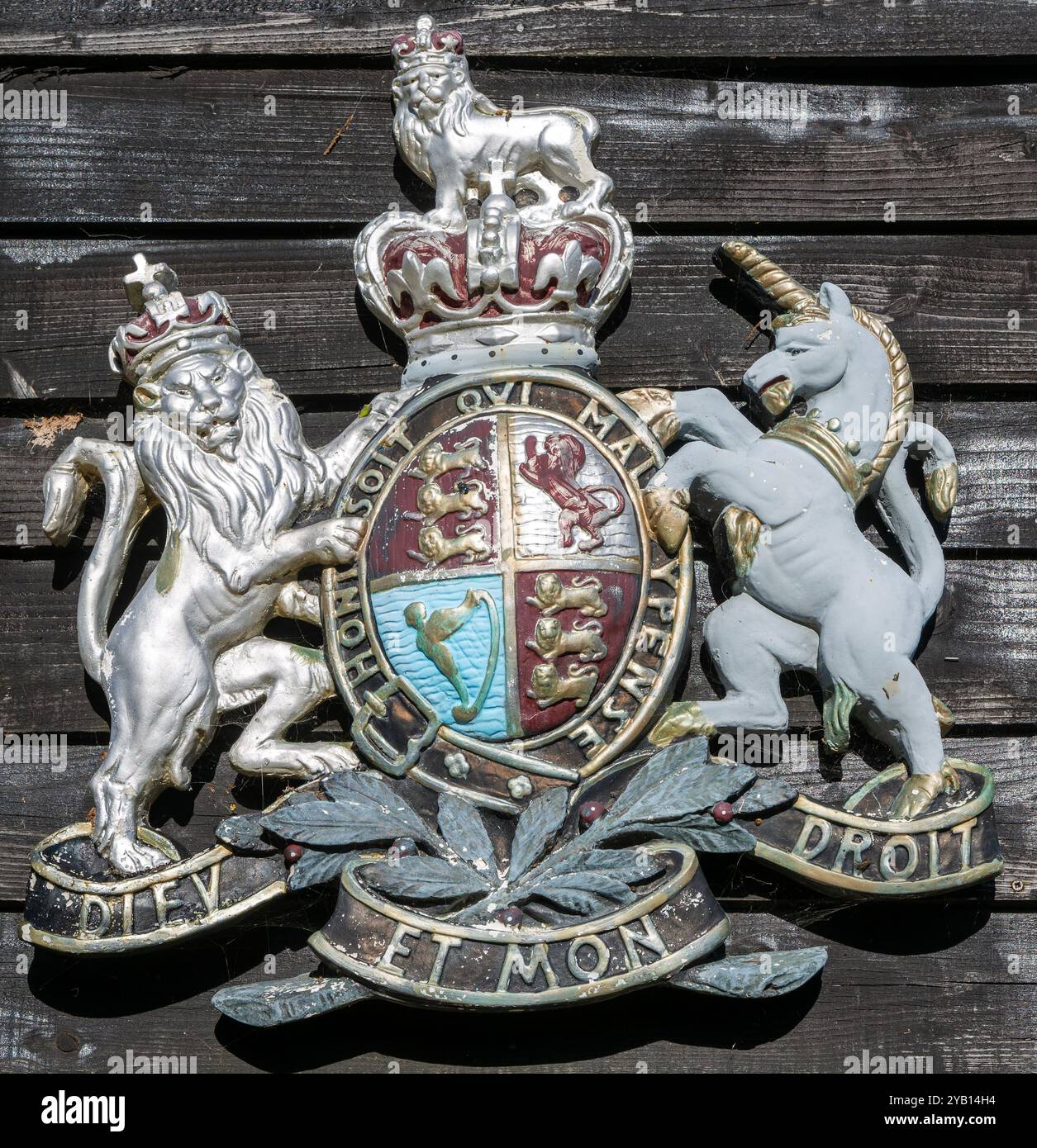 British monarchy royal coat arms hi-res stock photography and images ...