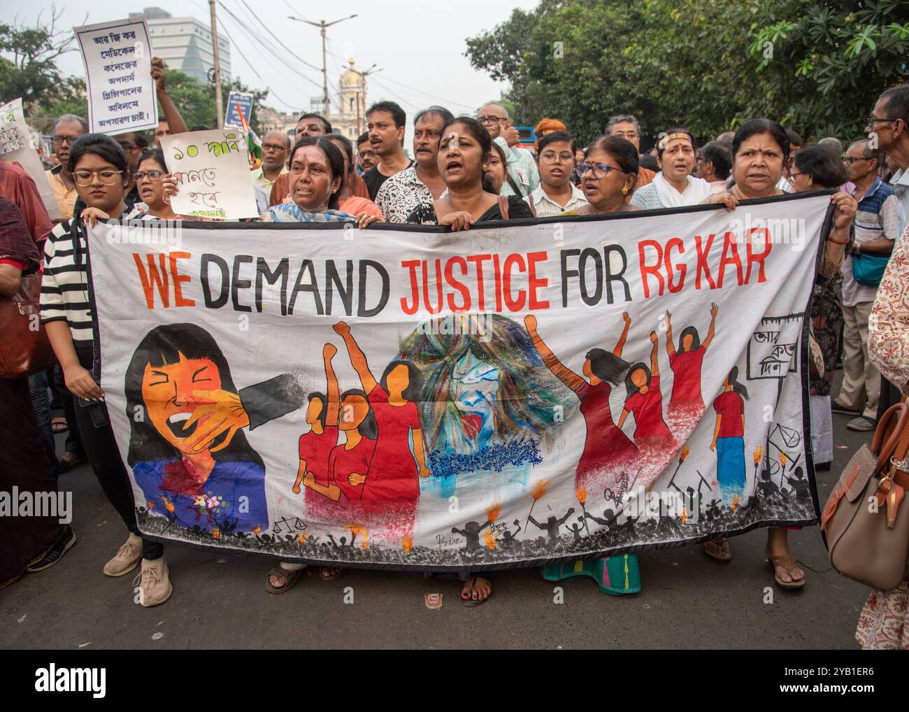 Kolkata, India. 16th Oct, 2024. Kolkata witnessed unprecedented never ...