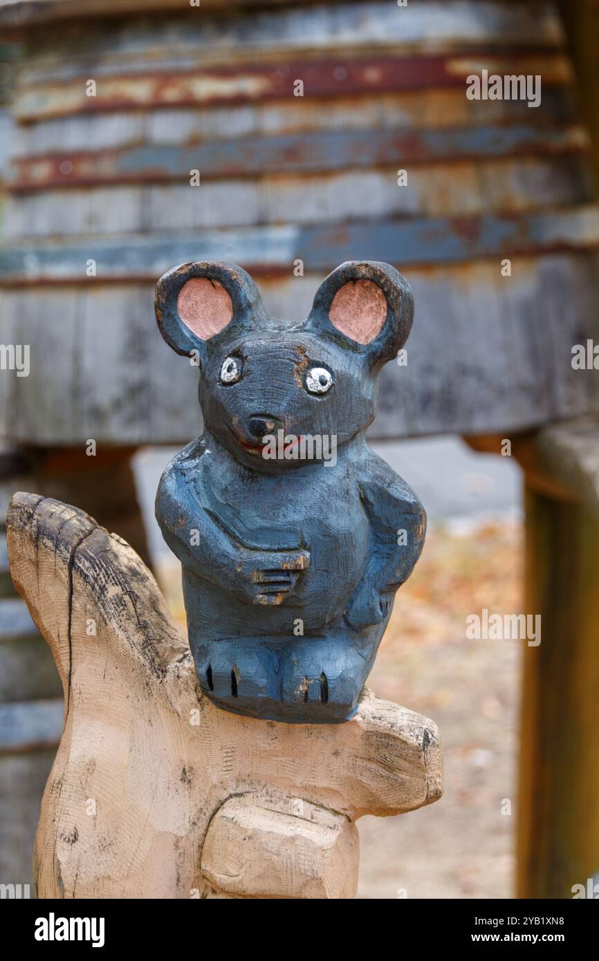 A wood carving of a mouse at Kladow, Berlin Stock Photo - Alamy