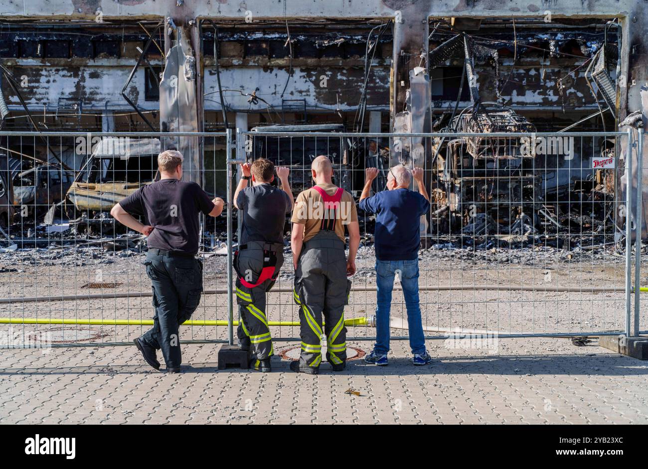 Burnt shed hi-res stock photography and images - Alamy