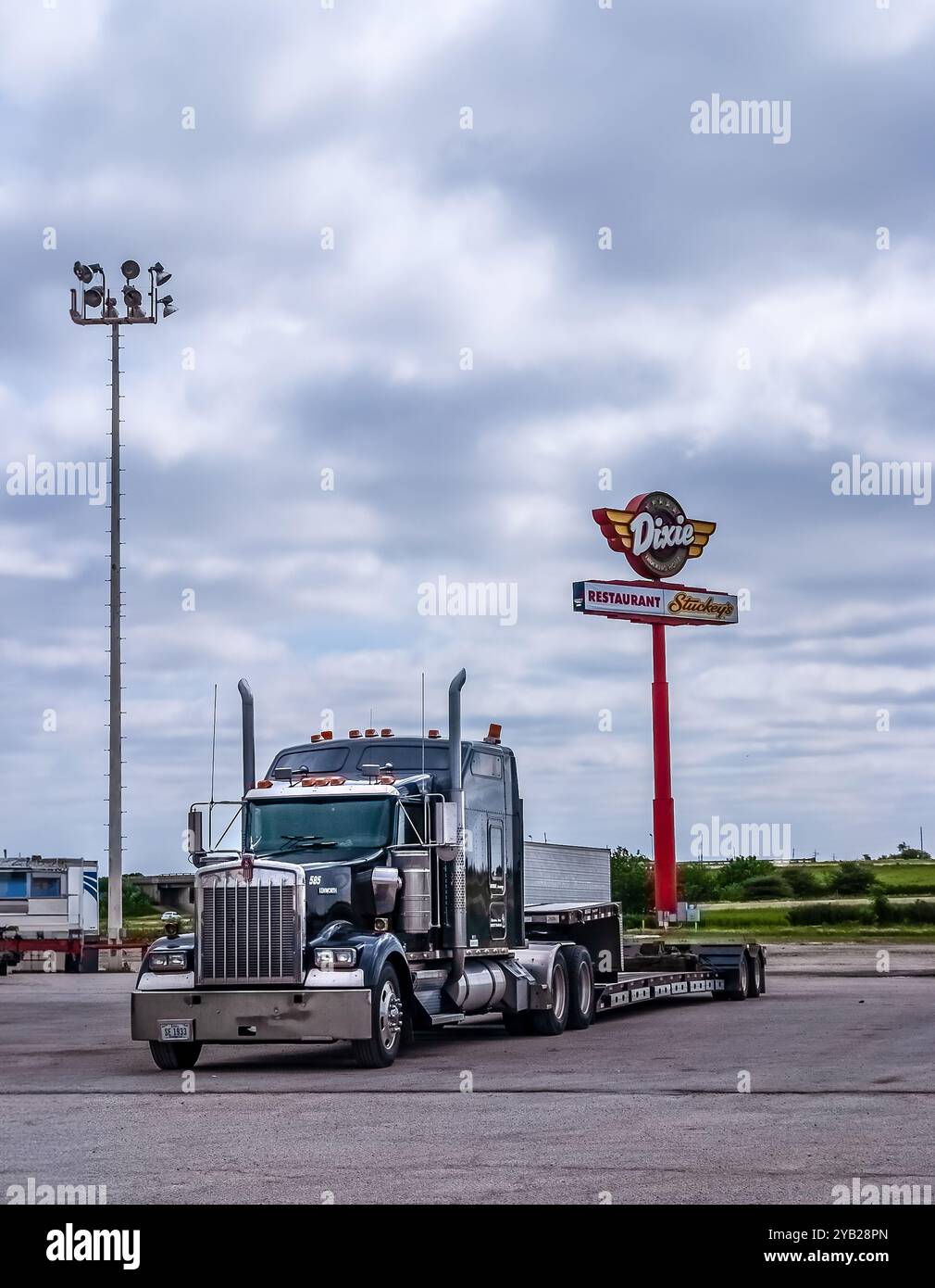 Dixie cafe, McLean, Illinois. A route 66 truck stop Stock Photo - Alamy