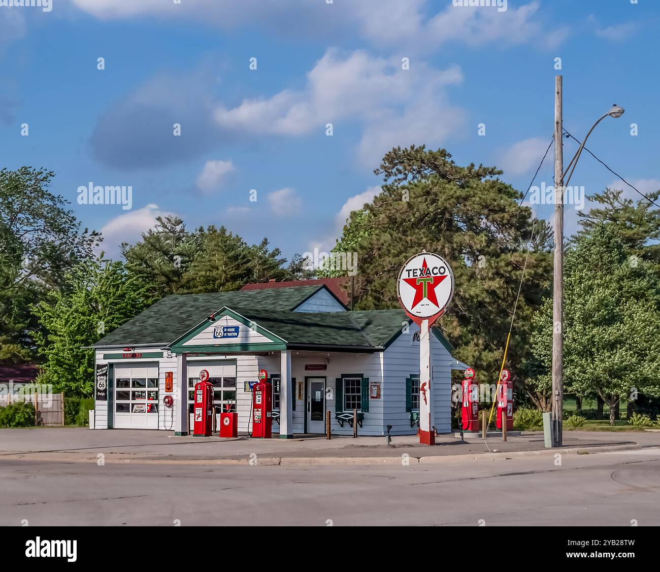 Old gas station illinois hi-res stock photography and images - Alamy