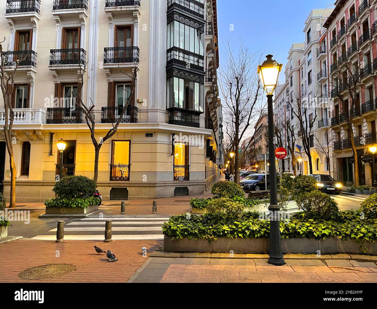 Horizontal street view outside smartphone stock photos and images - Alamy