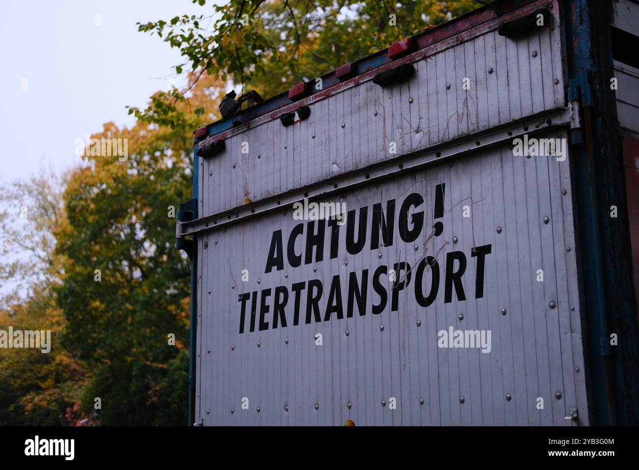 LKW Beschriftung Achtung Tiertransport LKW Beschriftung Achtung ...