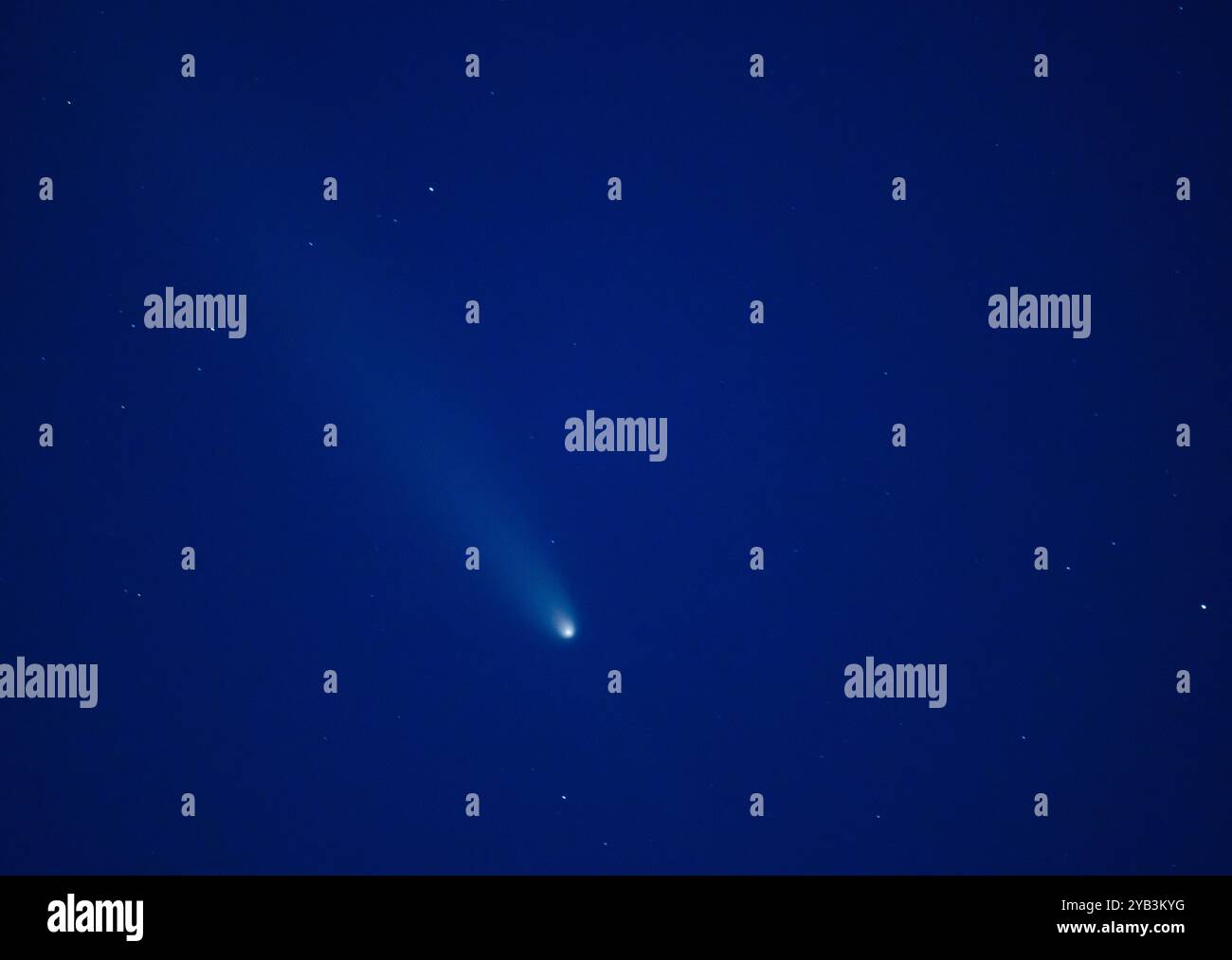Lietzen, Germany. 16th Oct, 2024. The comet Tsuchinshan-Atlas can be ...
