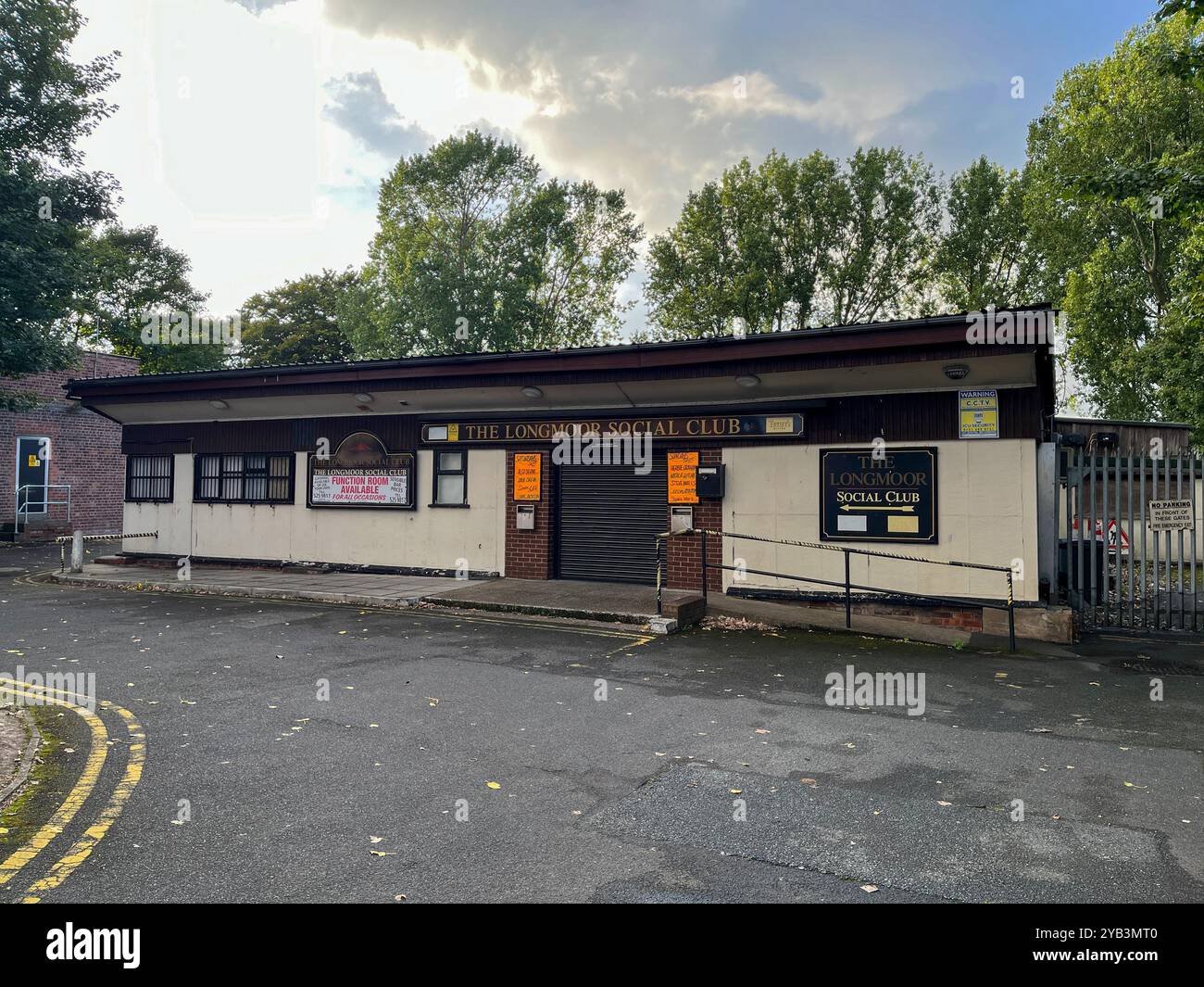 Longmoor social club hi-res stock photography and images - Alamy