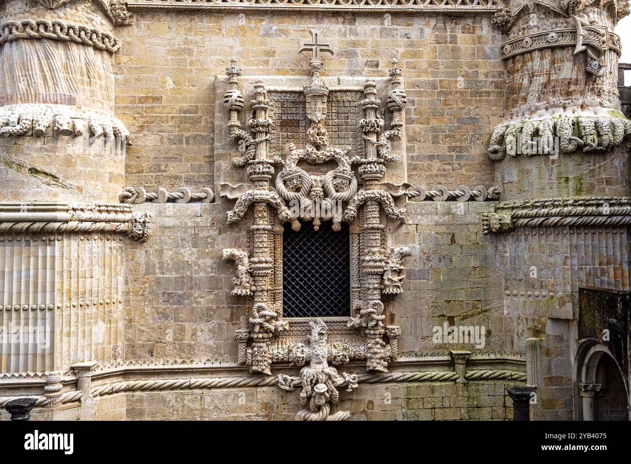 Main cloister of the Monastery of the Order of Christ, Convento de ...