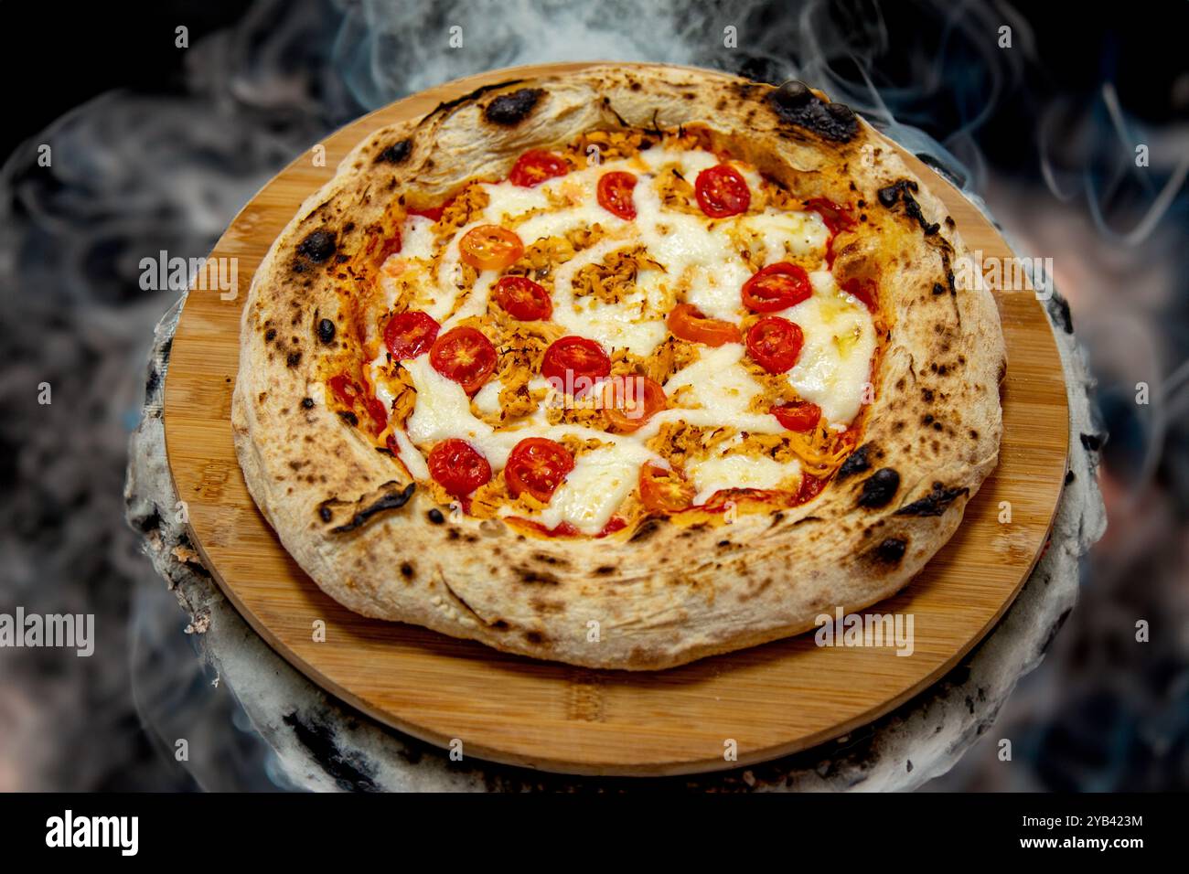 Pizzeria oven atmosphere hi-res stock photography and images - Alamy