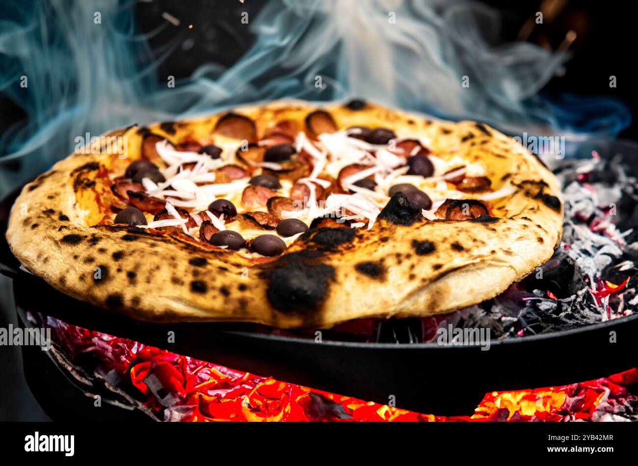 Pizzeria oven atmosphere hi-res stock photography and images - Alamy