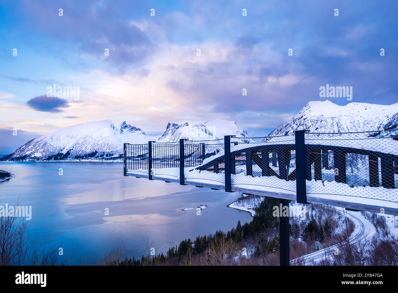 Bergsbotn viewpoint with panoramic view over Bergsfjorden on Senja ...