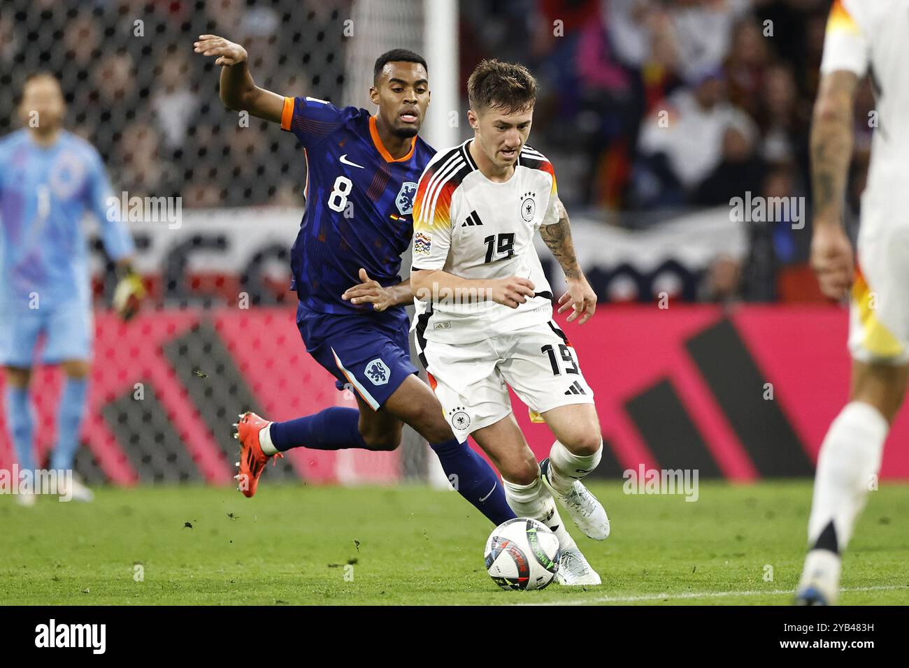 MUNCHEN - (L-R) Ryan Gravenberch of the Netherlands, Angelo Stiller of ...