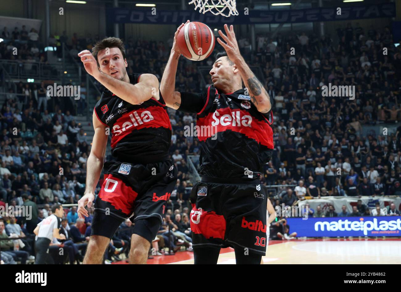 Nicola Berdini (Sella Cento) and Carlos Delfino (Sella Cento) during ...