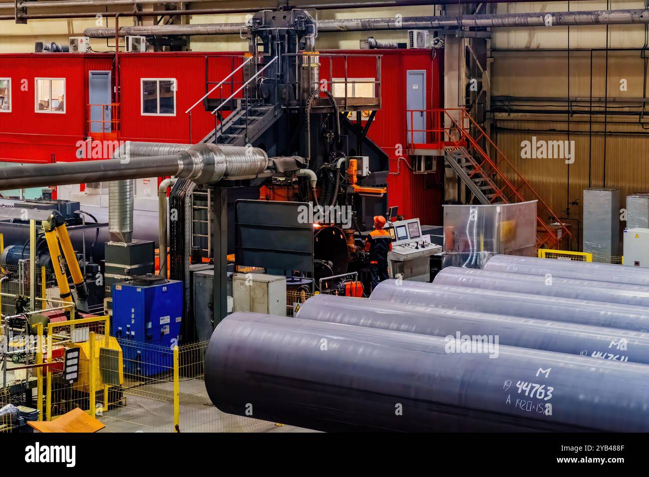 Longitudinal tack welding machine for welding of outer seam of steel ...