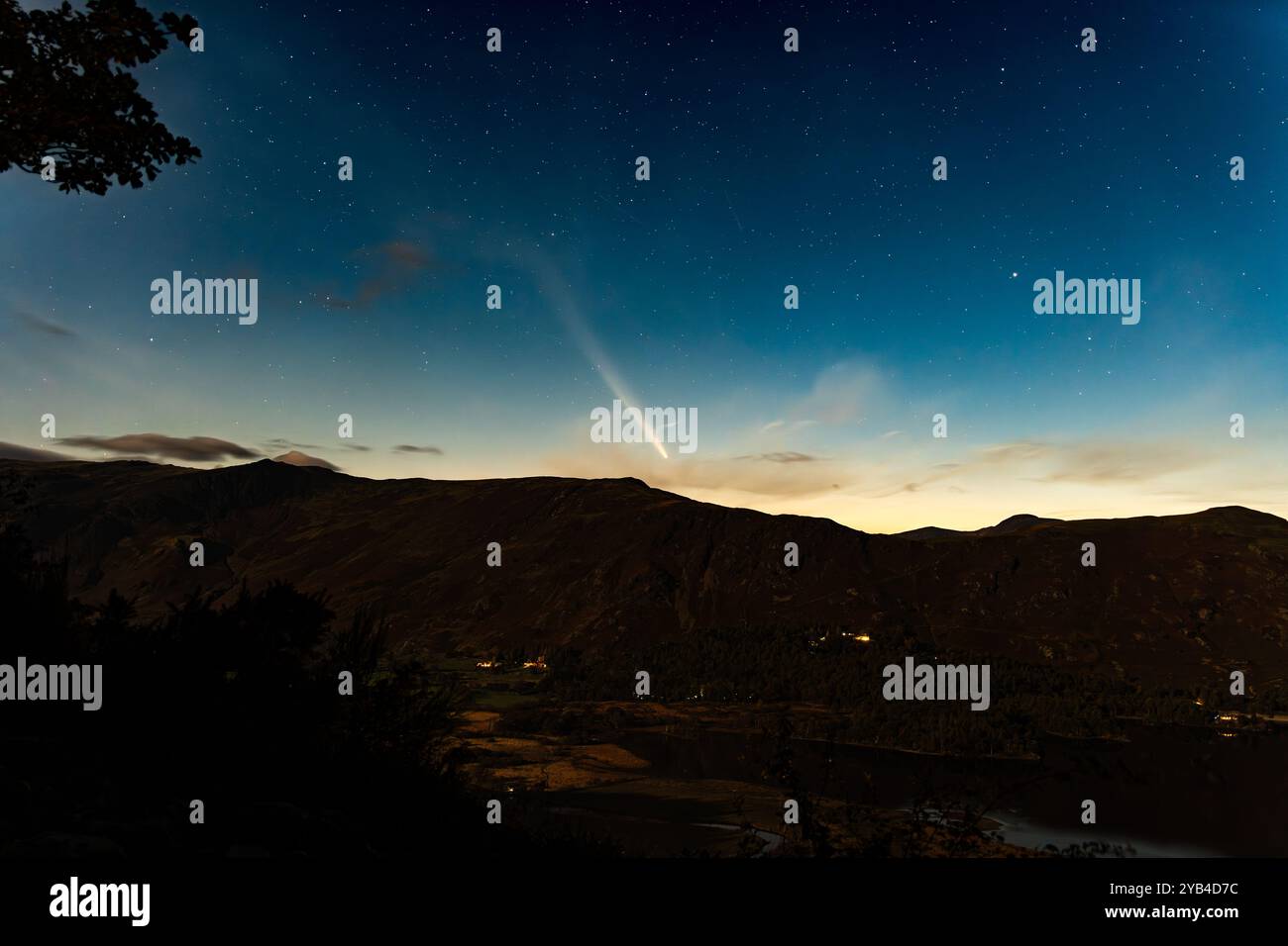 Tsuchinshan atlas comet hi-res stock photography and images - Alamy