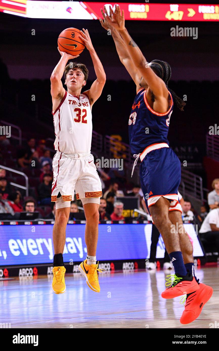 LOS ANGELES, CA - OCTOBER 15: USC Trojans guard Clark Slajchert (32 ...