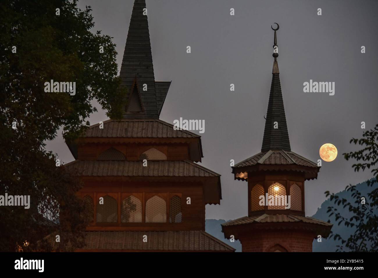 Srinagar, India. 17th Oct, 2024. The biggest and the brightest super ...