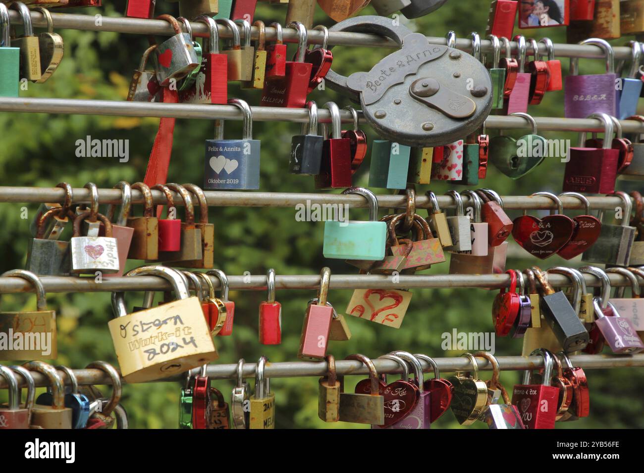 Bars with love locks, many, series, row, number, quantity, metal ...