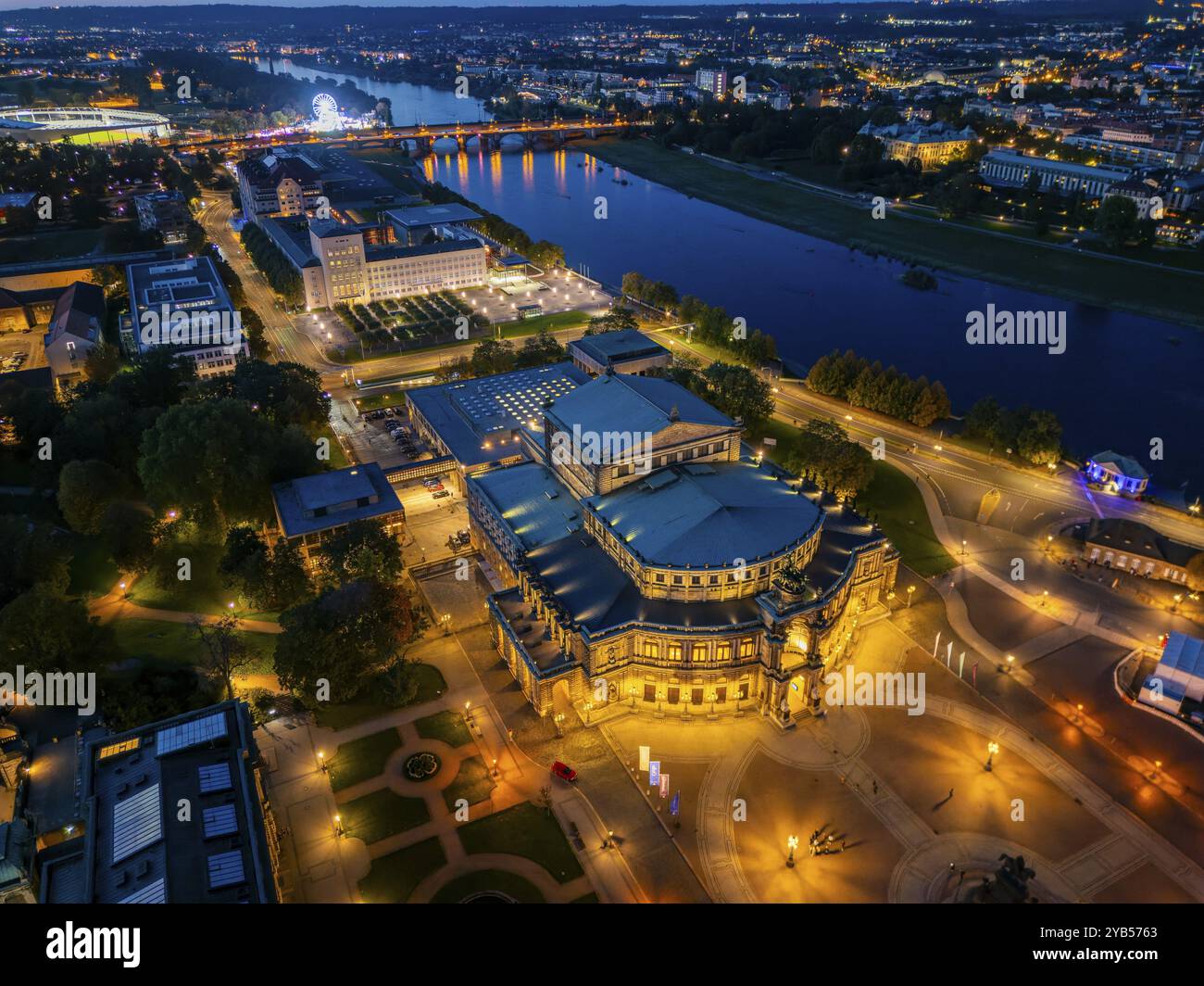 Theatre Square with Zwinger Palace, Semper Opera House and Royal Palace ...