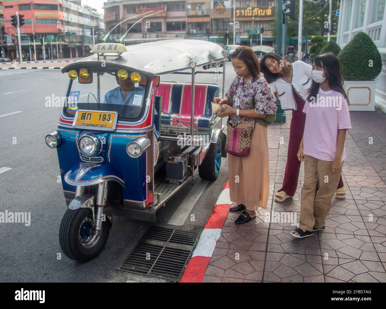 Motorized tuk tuk hi-res stock photography and images - Alamy
